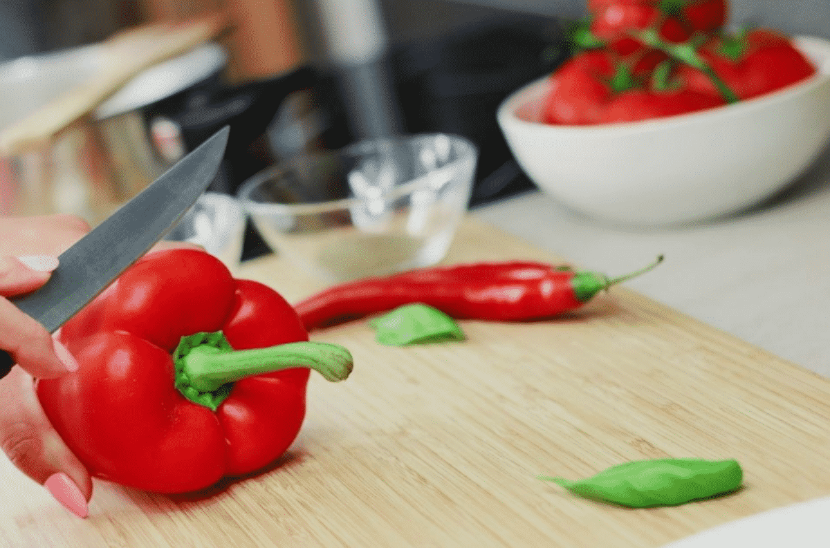Preventing Cuts in the Kitchen: The Basics of Knife Safety