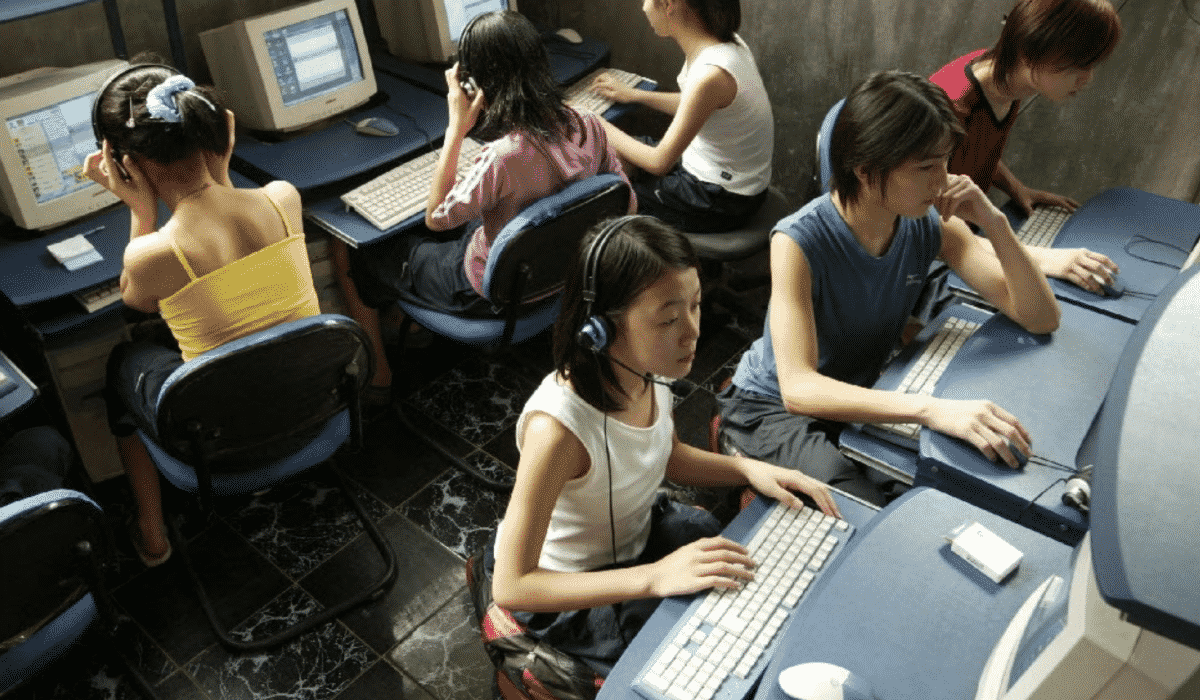 Why are Internet Cafes so Popular?