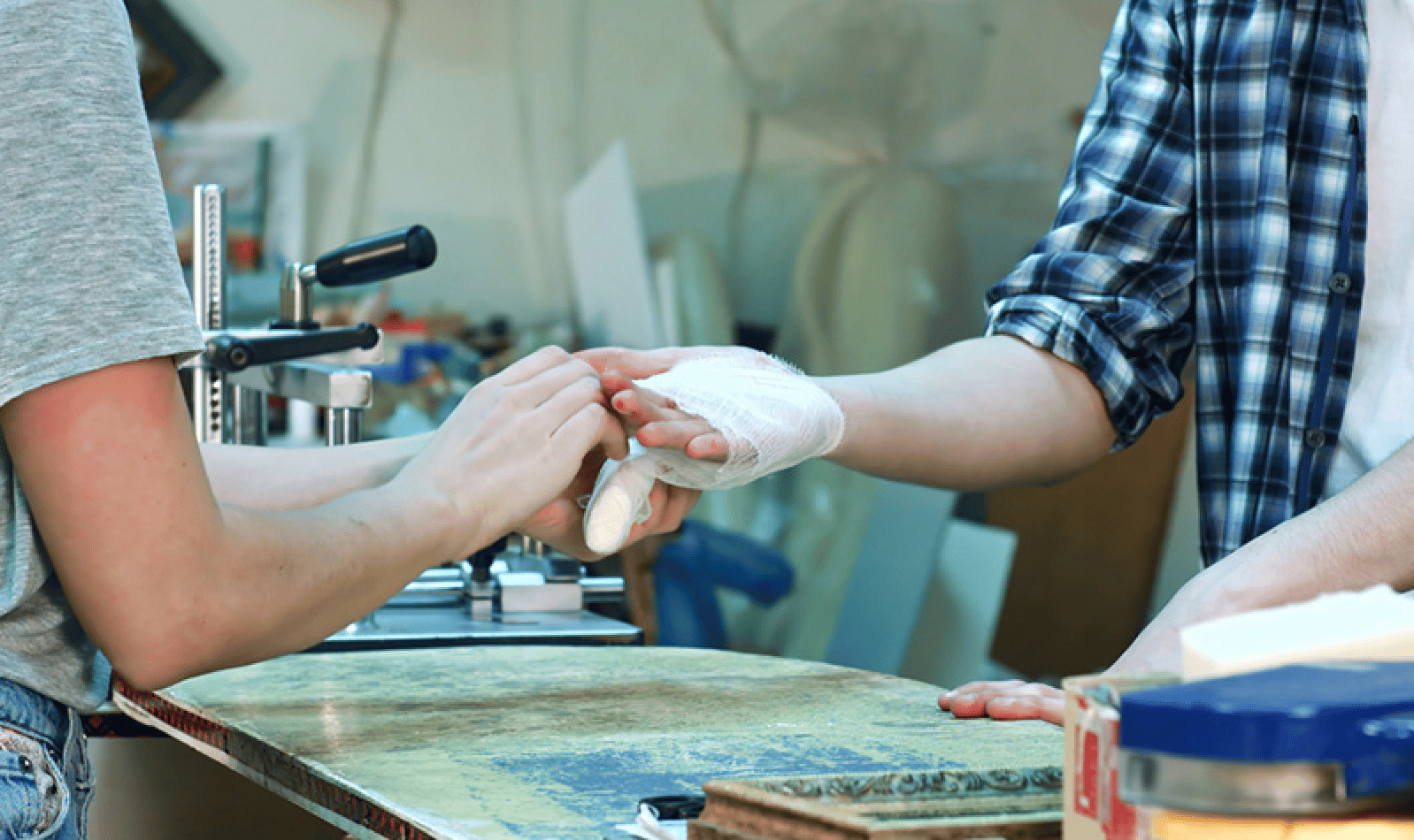 Common Retail Worker Injuries That Happen During Holidays