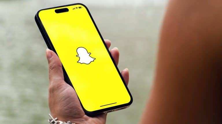 ICL Meaning Decoded: The Inside World of Snapchat Slang