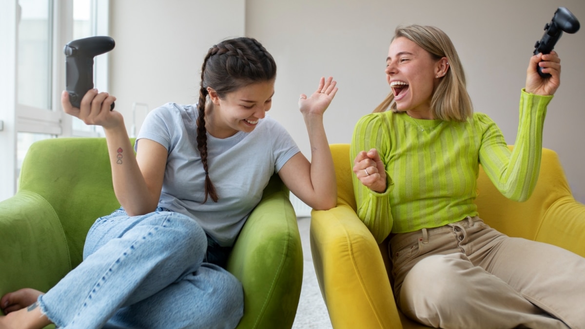 The Best Online Games to Play with Friends Right Now