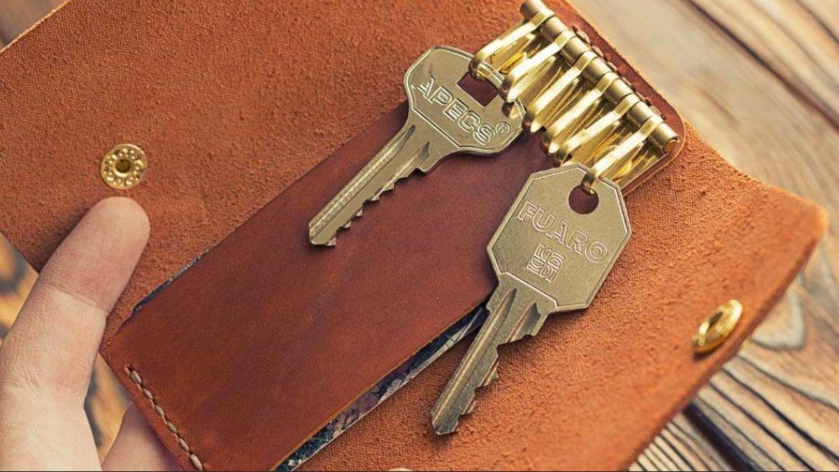 How To Choose The Perfect Keychain And Card Wallet Combo
