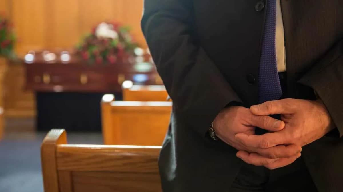 Embracing Tomorrow: How the Digital Age Transforms Funeral Services