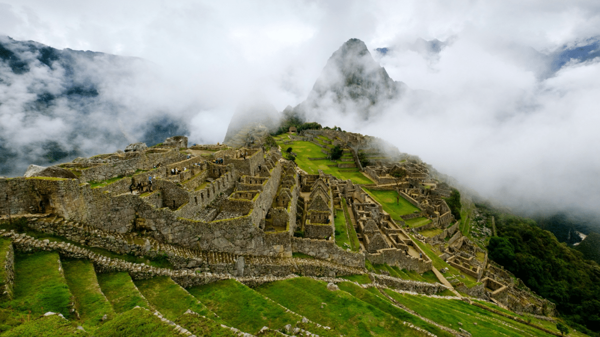 Unveiling the Ultimate Bucket List: 10 Must-See Sights Around the World