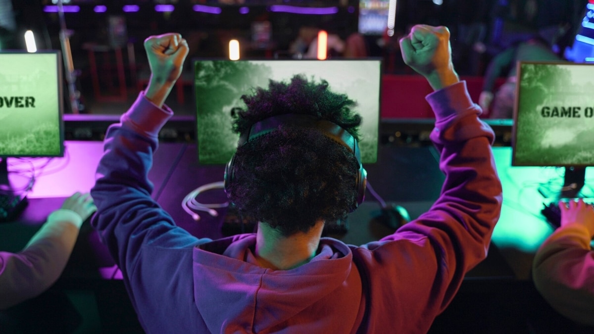 Esports tournaments growth in popularity and impact on gaming habits