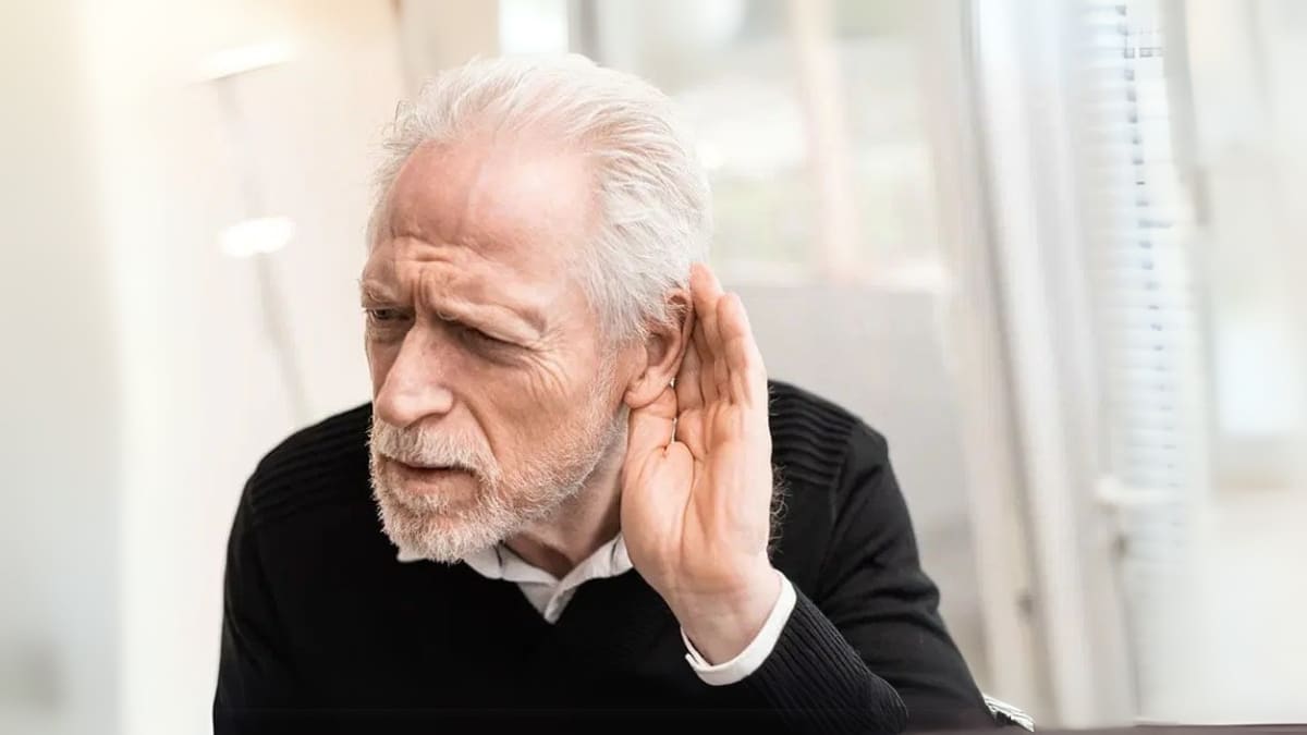 8 Signs of Hearing Loss You Should Pay Attention To
