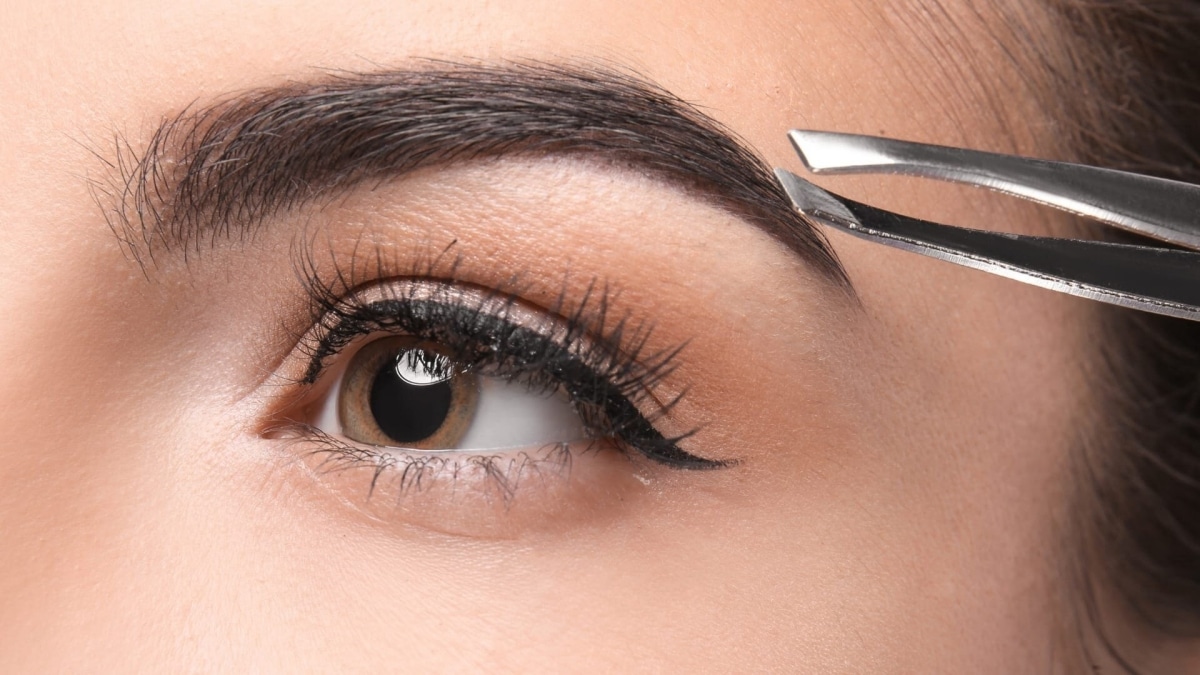 The Art of Eyebrow Shaping: A Comprehensive Guide: Discover the secrets to perfectly shaped ...