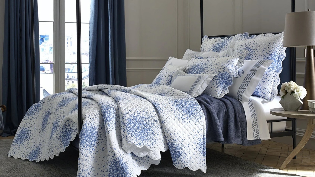 The Best Fabrics for Luxury Comforter Sets: Cotton, Silk, and Beyond