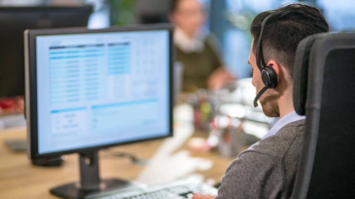 Best practices for real-time call center monitoring and agent support