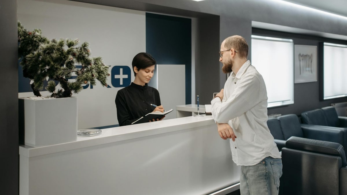 Role of Digital Signage for Hospitals in Transforming Patient Communication