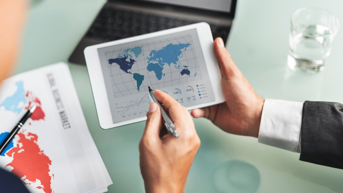 Location Intelligence Use Cases Across Industries: 2025 Data-Driven Guide