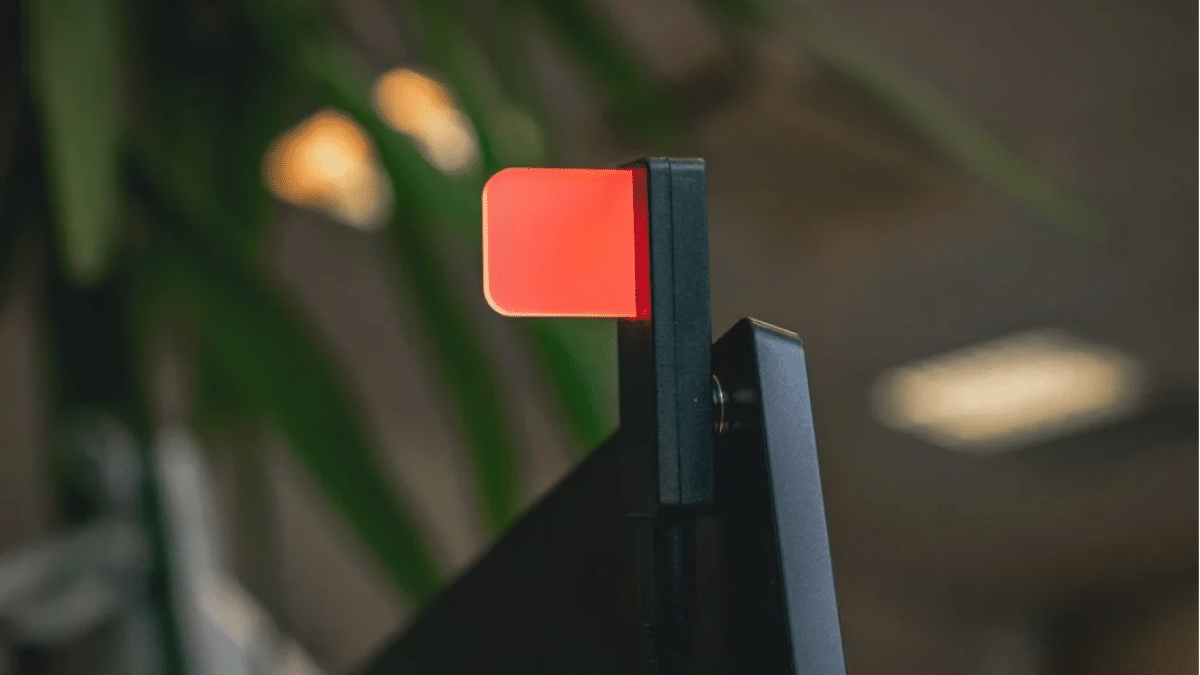 How a Small Status Light on Your Desk Can Supercharge Your Productivity
