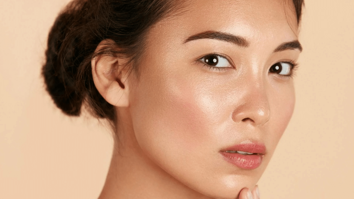 A Beginner’s Guide to Combatting Oily Skin and Acne in Humid Conditions