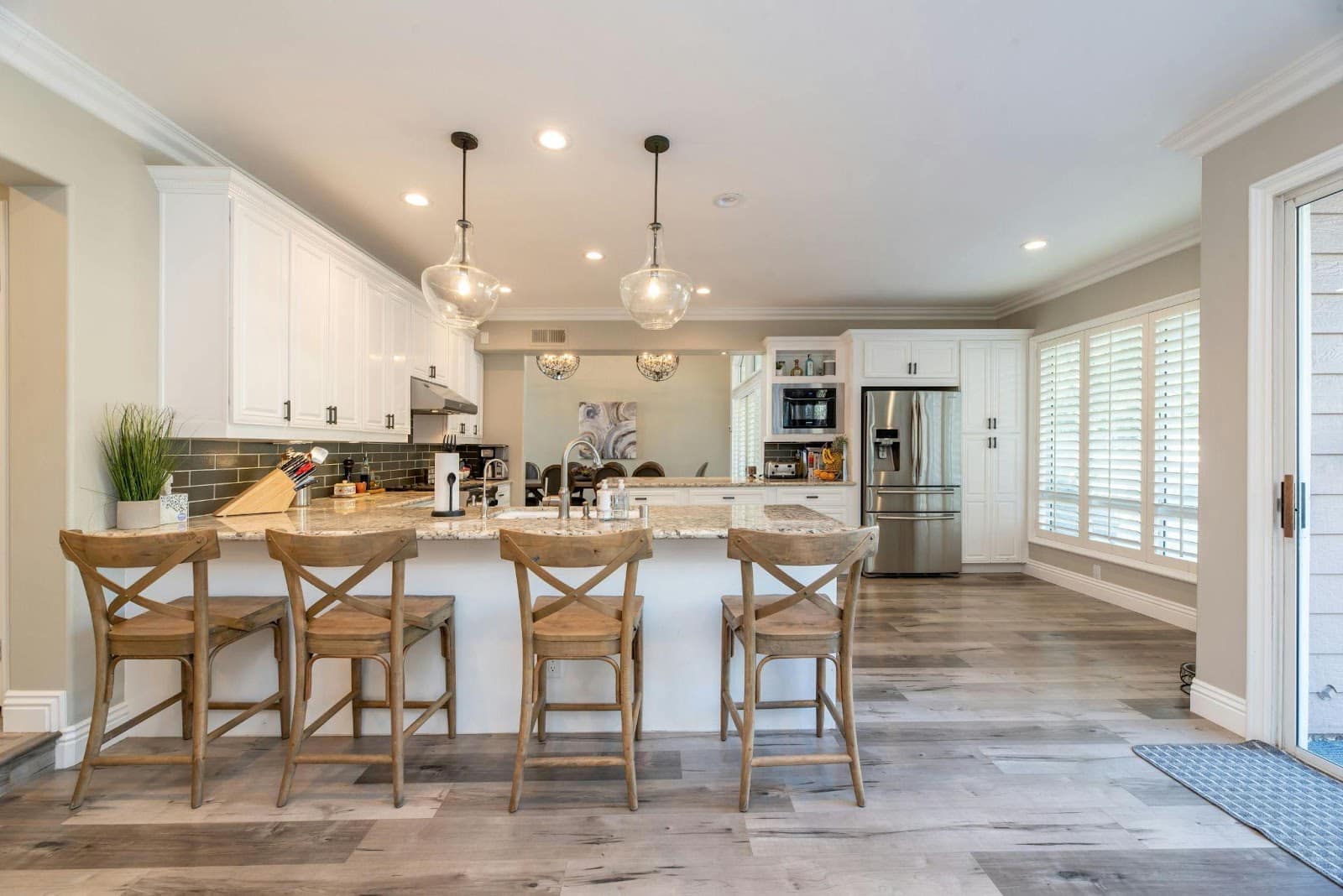 Zoning the Modern Kitchen: Creating Function and Flow in Large Spaces
